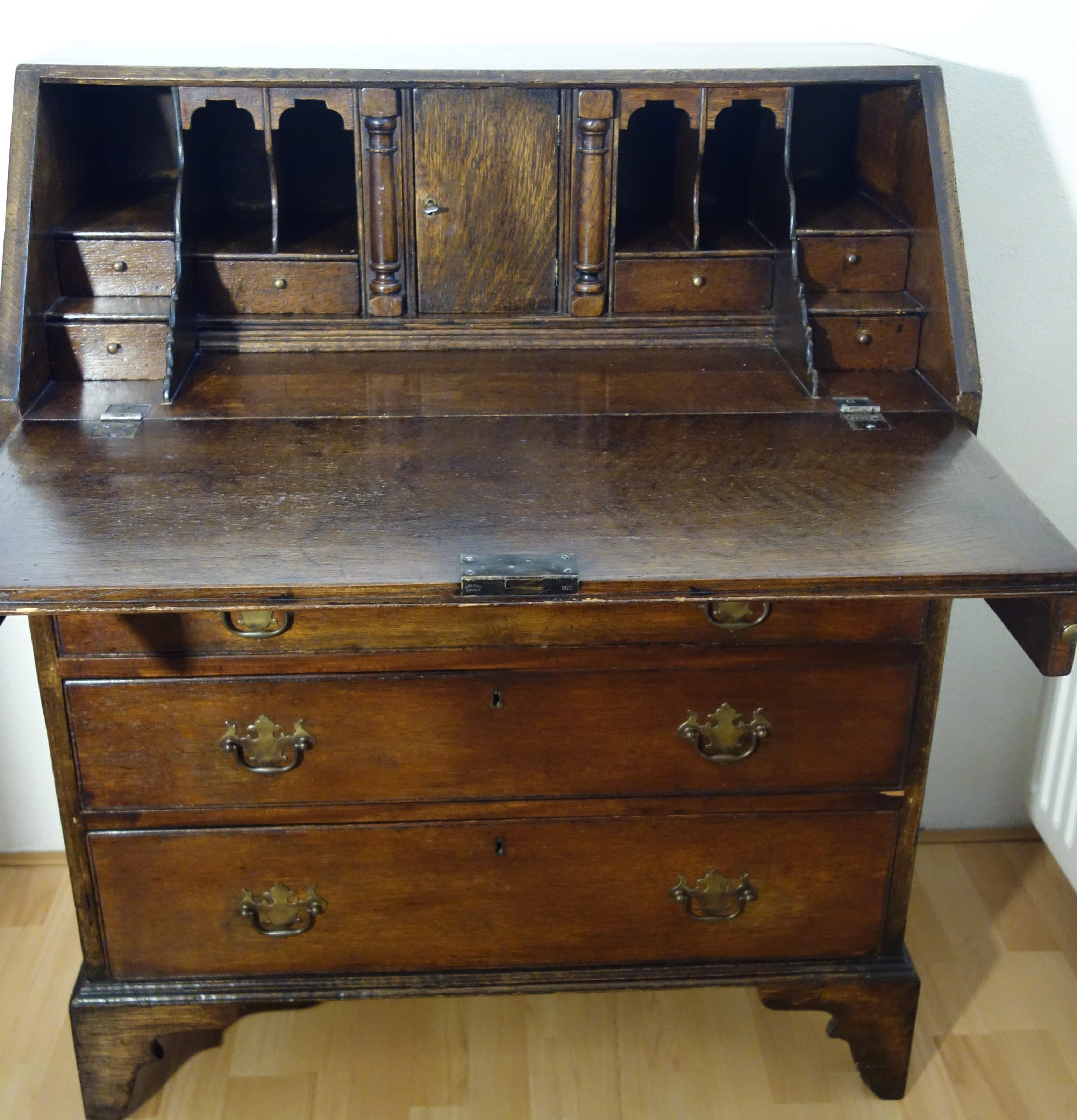 Engels eiken klepbureau - Veilingen van Kunst